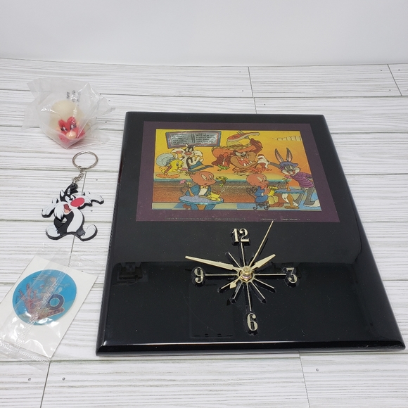 Wall Decor | Looney Tunes Clock | Poshmark